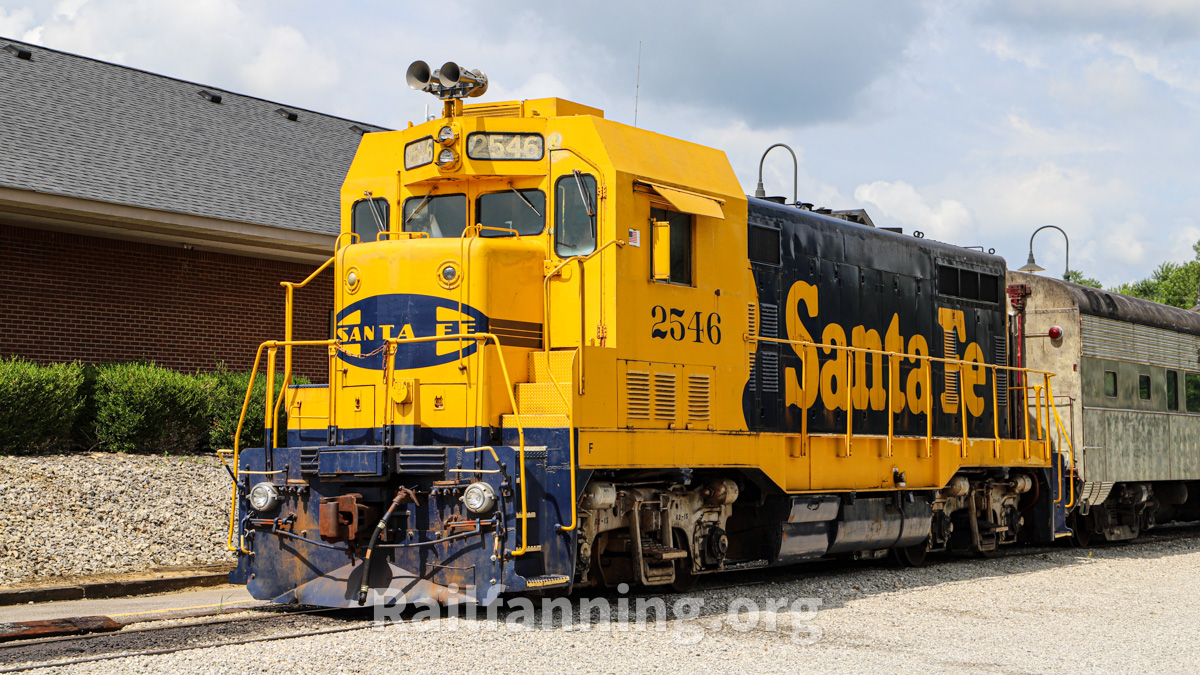 A Santa Fe Locomotive Idles at the Kentucky Railway Museum ...